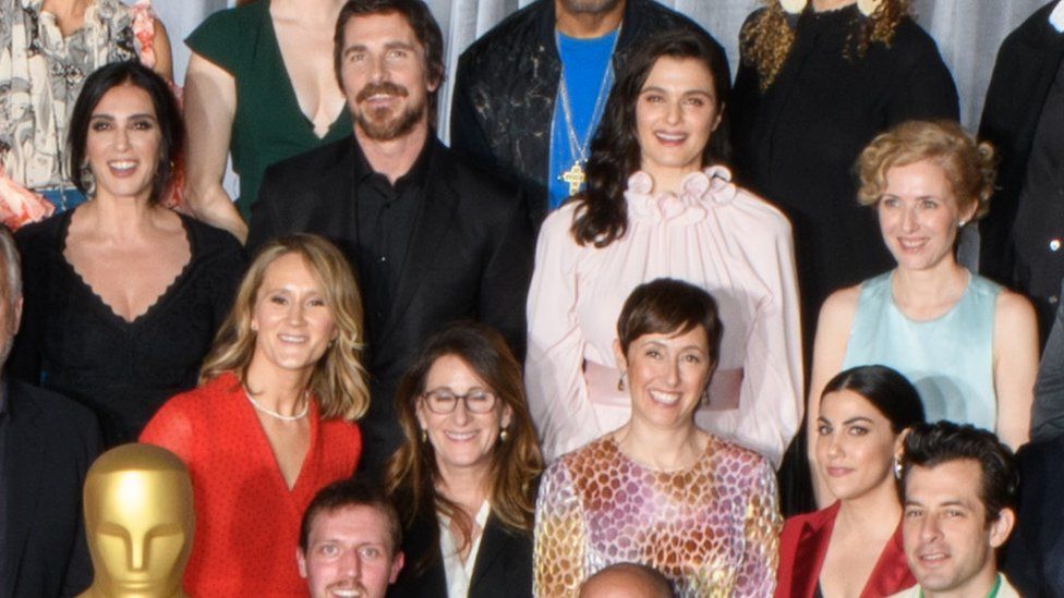 Oscars 2019: Nine things we spotted in the class photo - BBC News