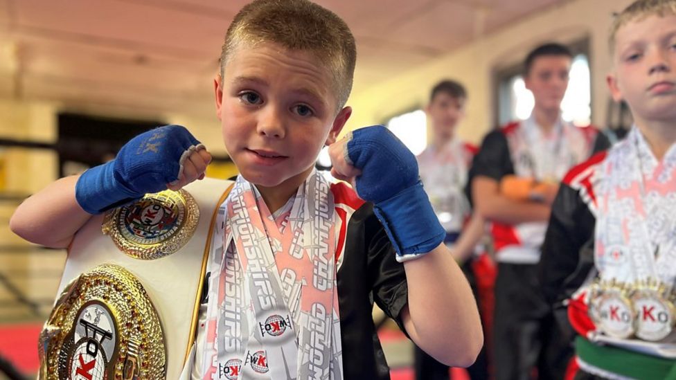 MMA: Belfast fighter Paddy McCorry set for Las Vegas - BBC News