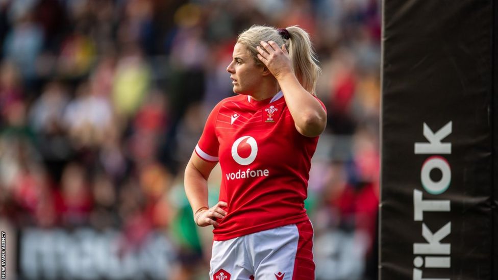 Wales wing Carys Williams-Morris 'so grateful' for RAF support - BBC Sport