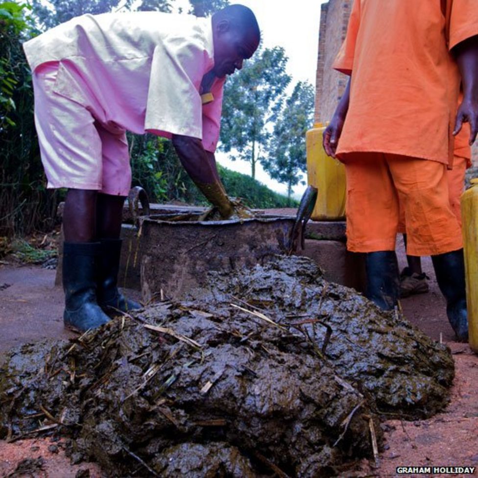 In pictures: Rwanda's poo-powered prisons - BBC News