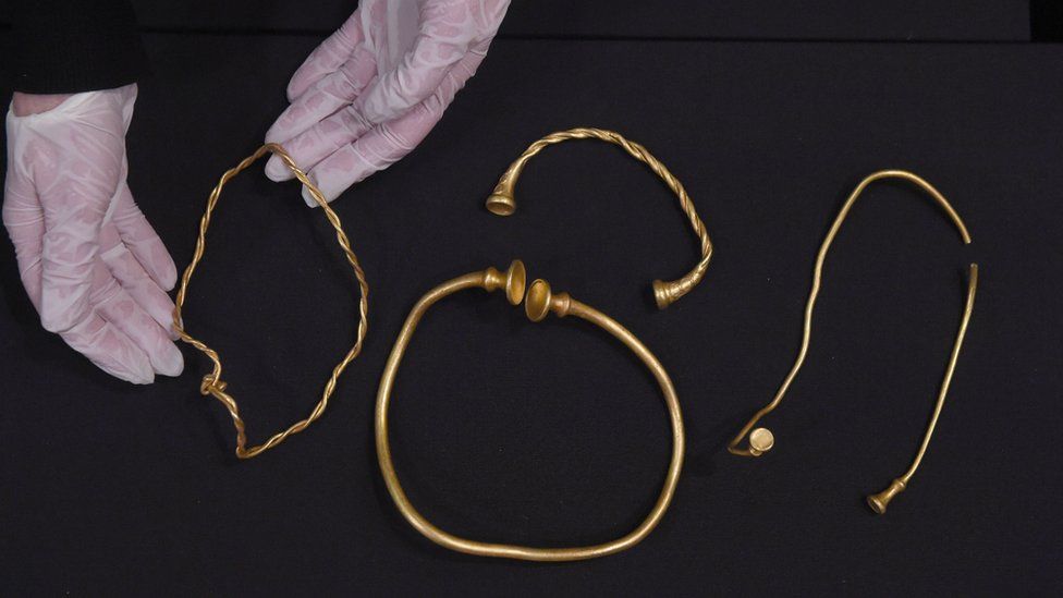 Pictures: Earliest Iron Age gold jewellery ever found discovered - BBC ...