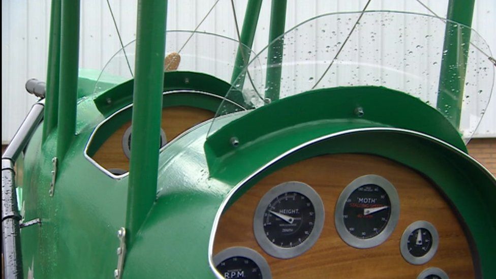 Full-size model of Amy Johnson's Gipsy Moth on show in Hull - BBC News