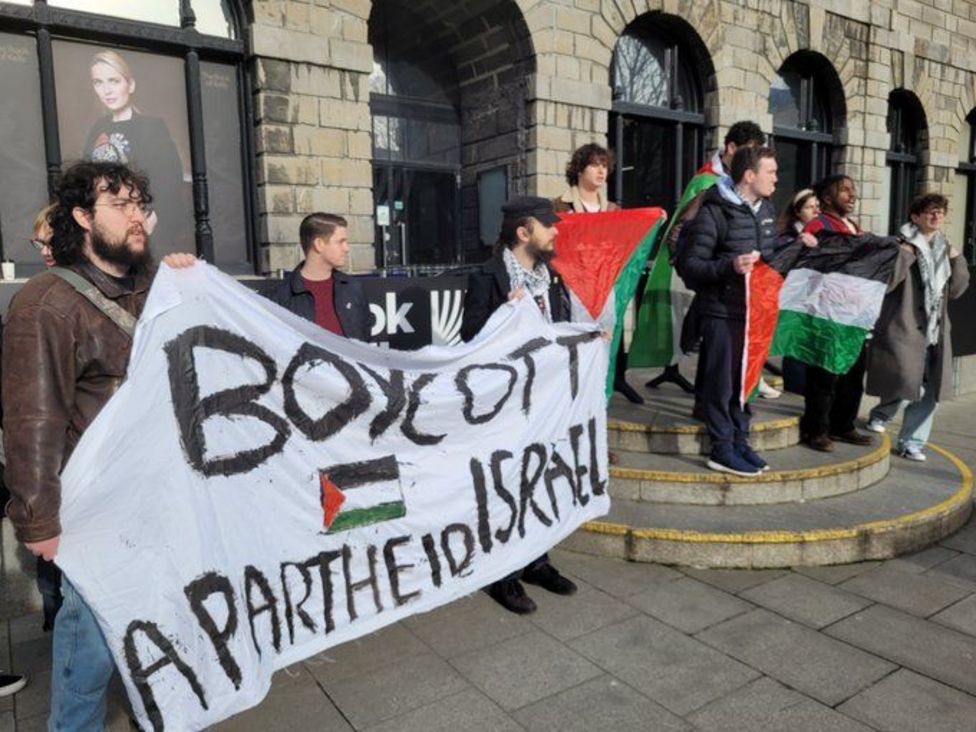 Trinity College Dublin Gaza camp welcomes 'partial victory' - BBC News