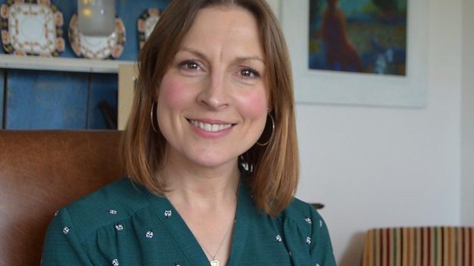 Ateb y Galw: Yr actor Dyfan Dwyfor - BBC Cymru Fyw