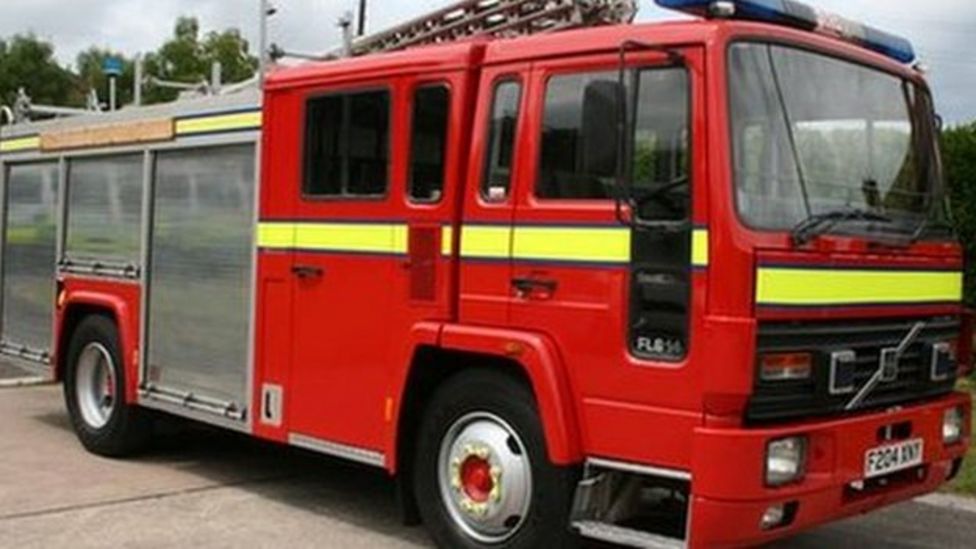 Three-floor fire extinguished at disused Tonypandy pub - BBC News