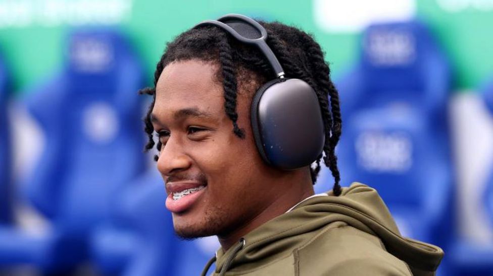 Brentford secure Jayden Meghoma signing from Southampton - BBC Sport