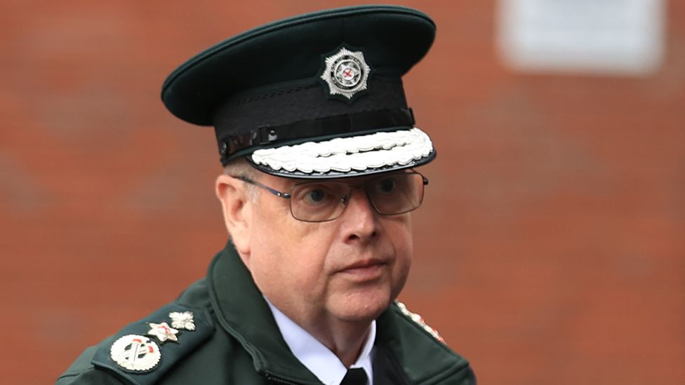 PSNI crisis: Police Federation vote no confidence in bosses - BBC News