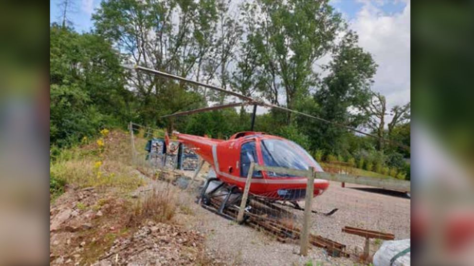 Helicopter pilot's escape from Cardiff quarry - BBC News