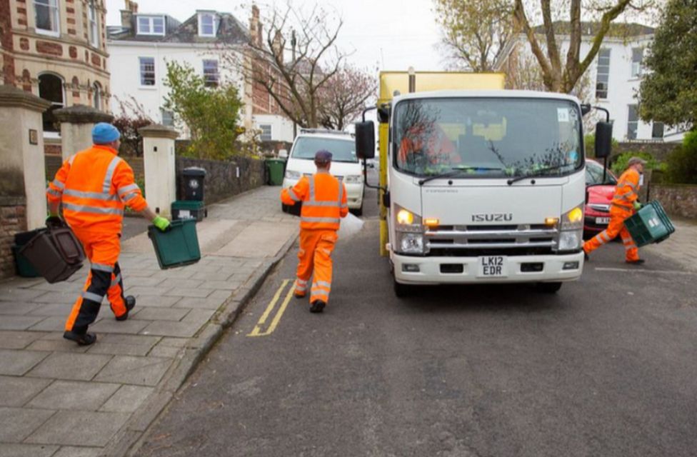 Bristol Waste staff faced increased aggression during pandemic - BBC News