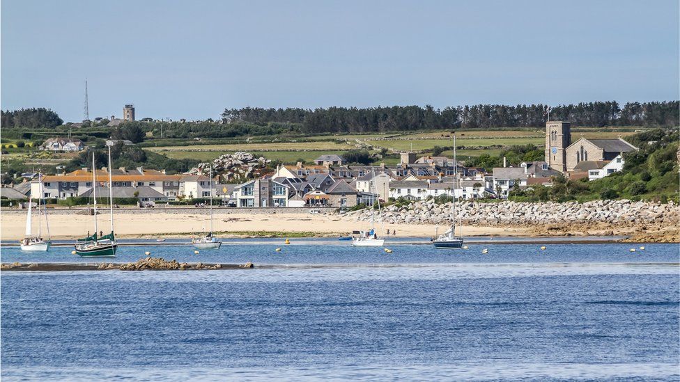 Isles of Scilly drivers warned by police after car accidents - BBC News