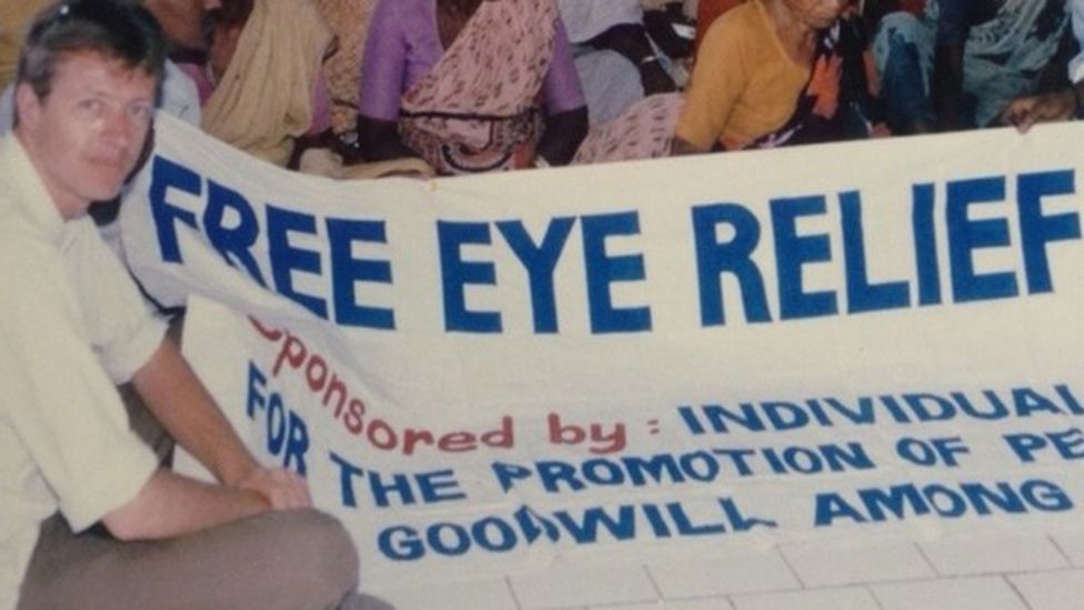 Mark Bloomfield dies after alleged attack in Swansea - BBC News