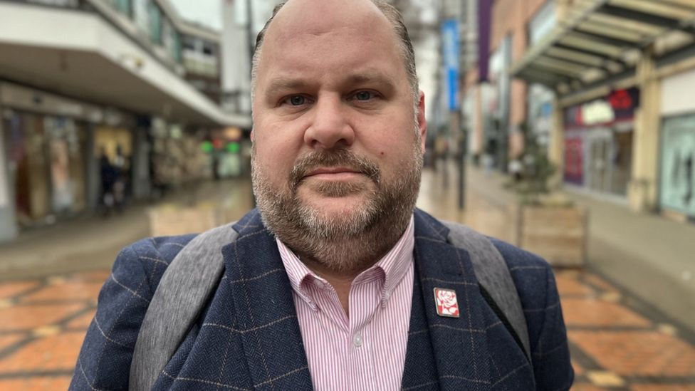 Election battle shows competing Swindon visions - BBC News