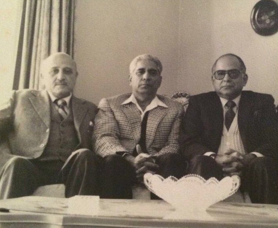 The friendship that survived the division of a nation - BBC News