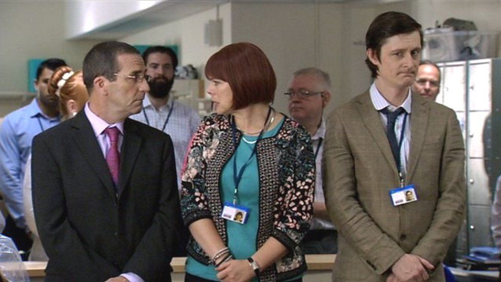 Taith yr actores Rhian Morgan i fod yn offeiriad yn yr eglwys - BBC ...