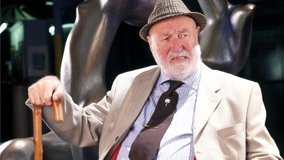 Heartbeat actor Bill Maynard dies at 89 - BBC News