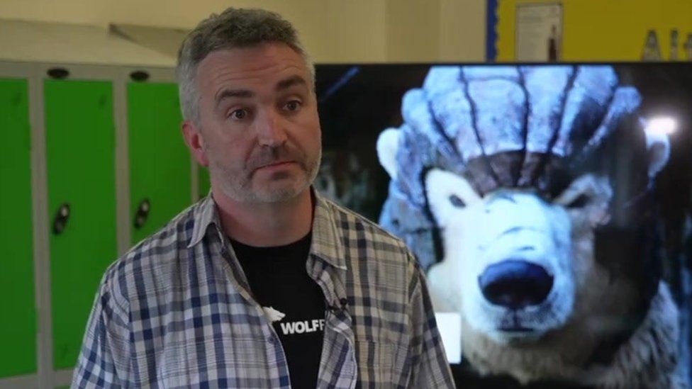 Ffilmio cyfres boblogaidd yn 'hwb i ogledd Cymru' - BBC Cymru Fyw