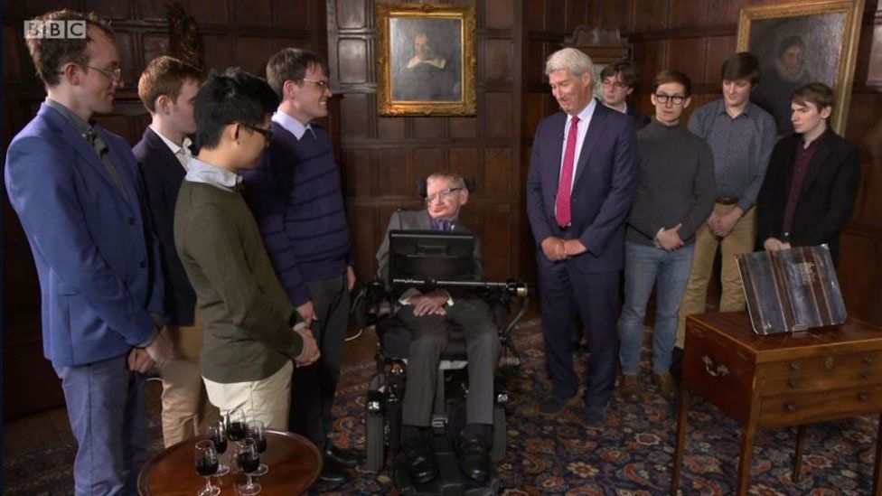 University Challenge: Professor Stephen Hawking presents winners ...