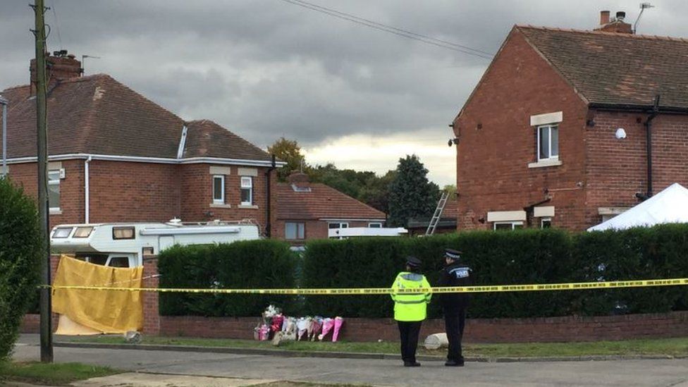 Man and girl, 8, killed in Wakefield house fire - BBC News