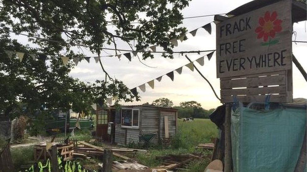 Upton anti-fracking camp: Arrests made at eviction - BBC News