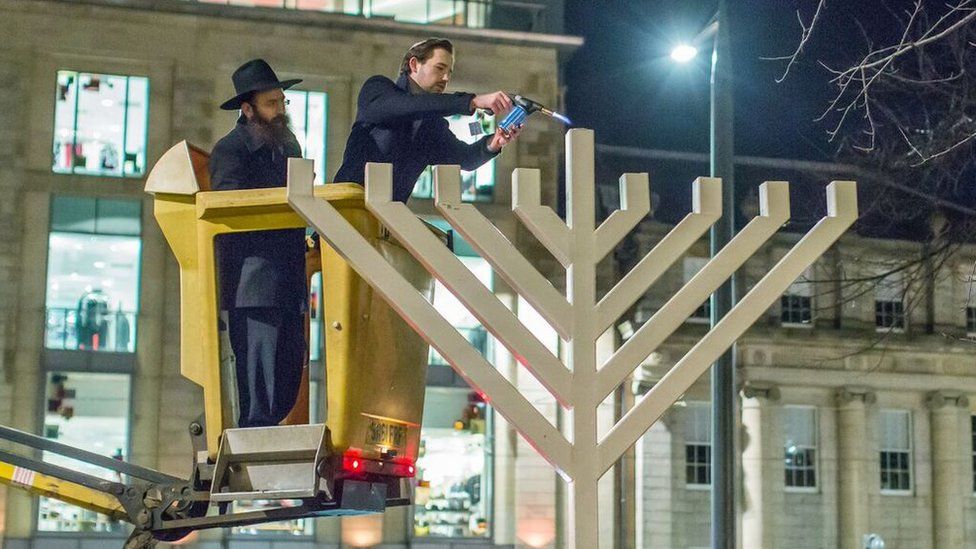 Scotland's largest Menorah is lit in Edinburgh - BBC News