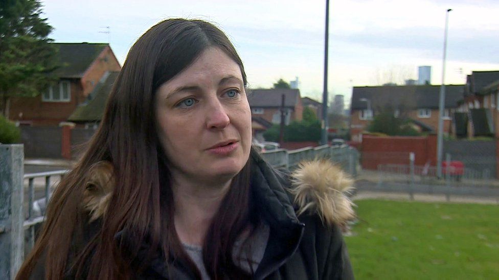 Loan sharks cash in on Black Friday spending spree - BBC News