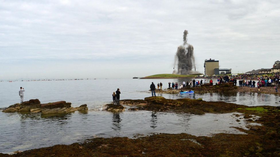 In pictures: Scotland's climate story in art and images - BBC News