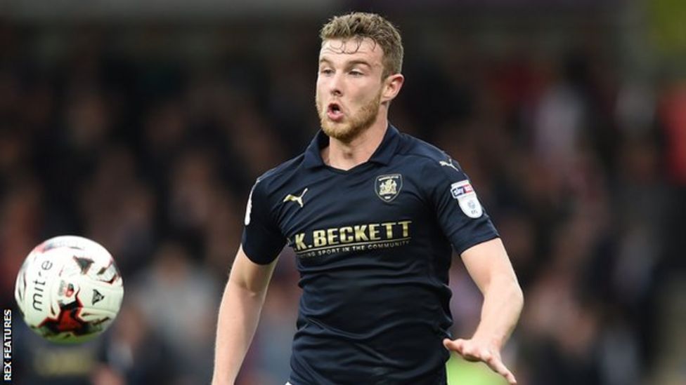 Sam Winnall: Sheffield Wednesday sign Barnsley striker - BBC Sport