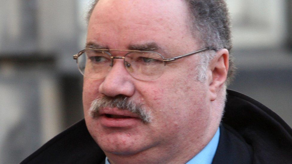 How my dad rescued a stolen £40m da Vinci masterpiece - BBC News