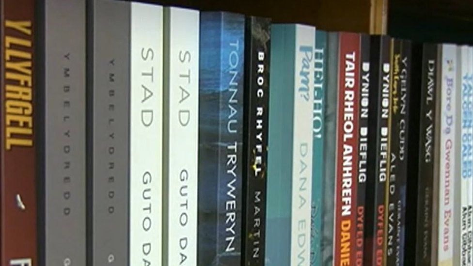 Ailgyhoeddi Luned Bengoch a chlasuron eraill - BBC Cymru Fyw