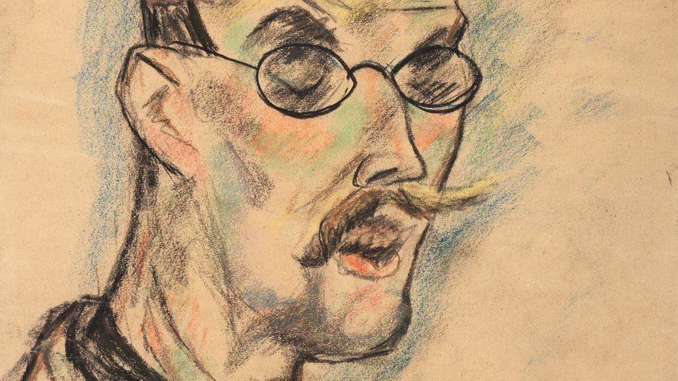 In pictures: Collector's Nazi-era art on display - BBC News