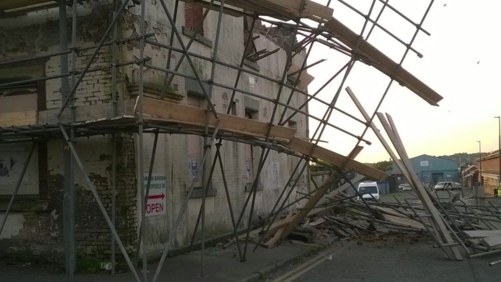 Six teenagers rescued from Blackburn derelict building collapse - BBC News