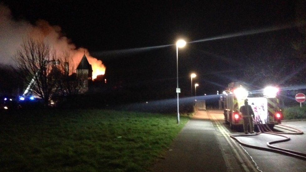 Hull derelict school building gutted in fire - BBC News