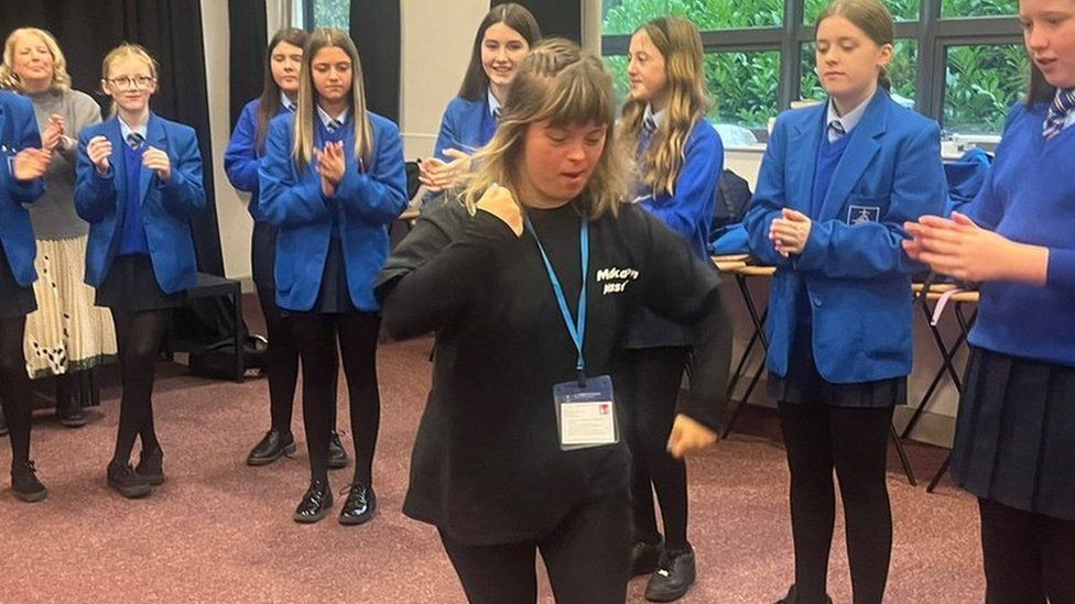 Makaton master with Down's syndrome lands dream job - BBC News