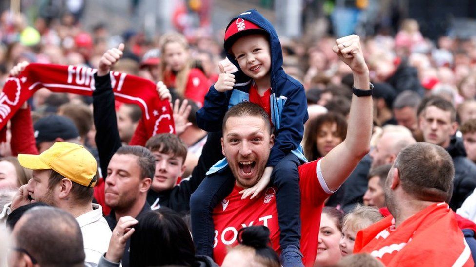 Notts County: Council apology over promotion celebration row - BBC News