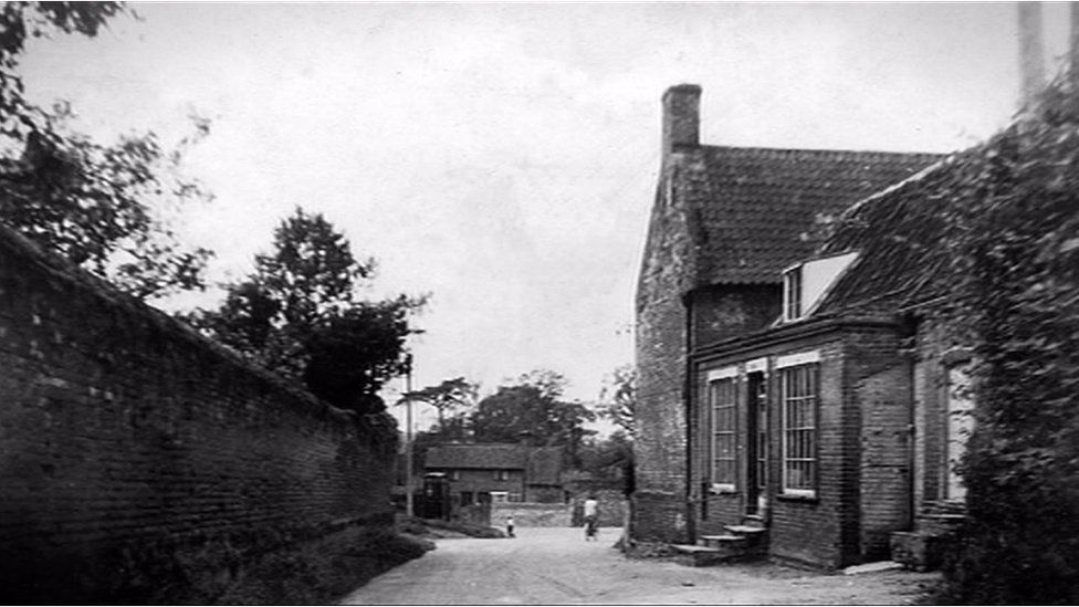 17th Century Itteringham shop bought by council - BBC News
