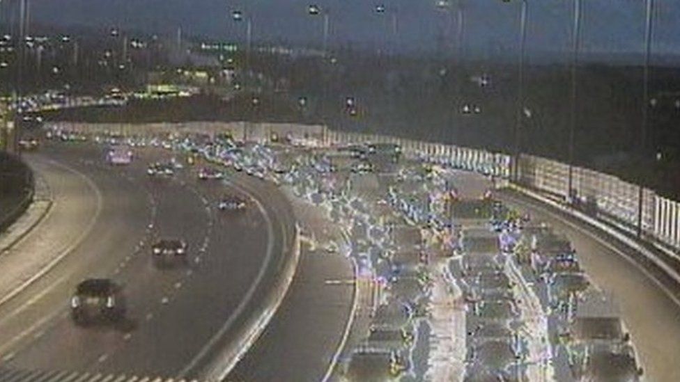 Unwell driver leads to 75-minute delay on M74 - BBC News