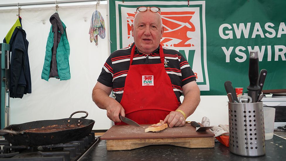 Lluniau dydd Iau: Eisteddfod Llŷn ac Eifionydd - BBC Cymru Fyw
