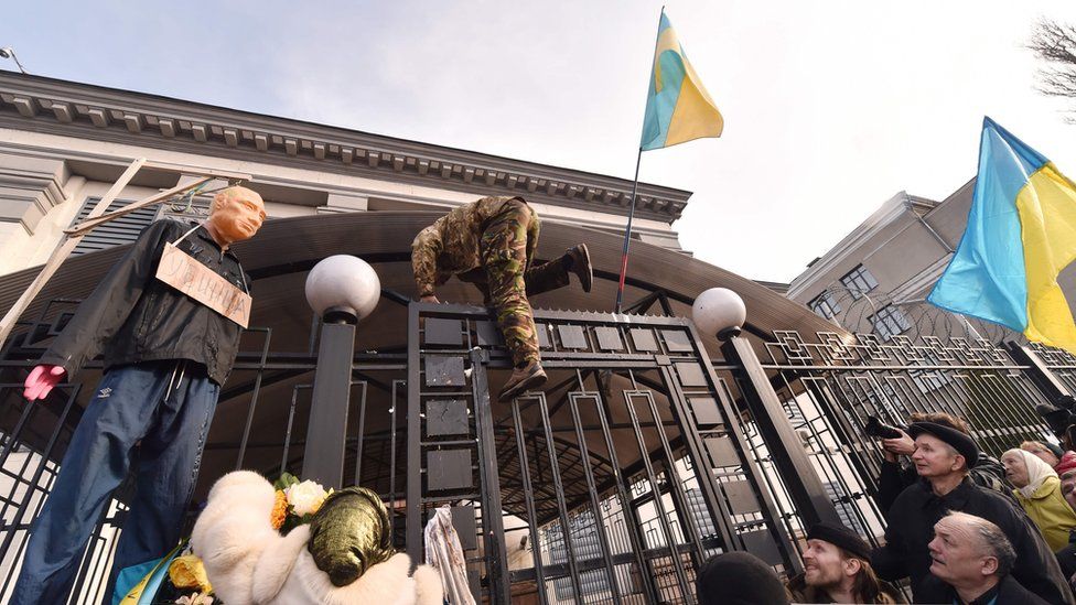 Ukrainians attack Russia embassy over captured pilot - BBC News