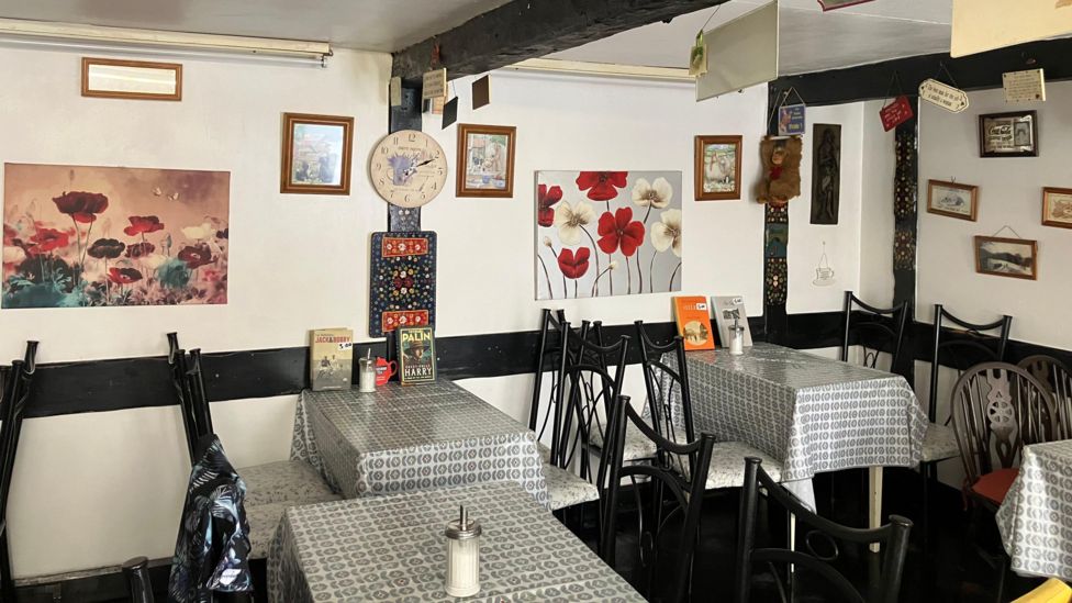 Otley: 'Time warp' cafe up for sale as owners retire - BBC News