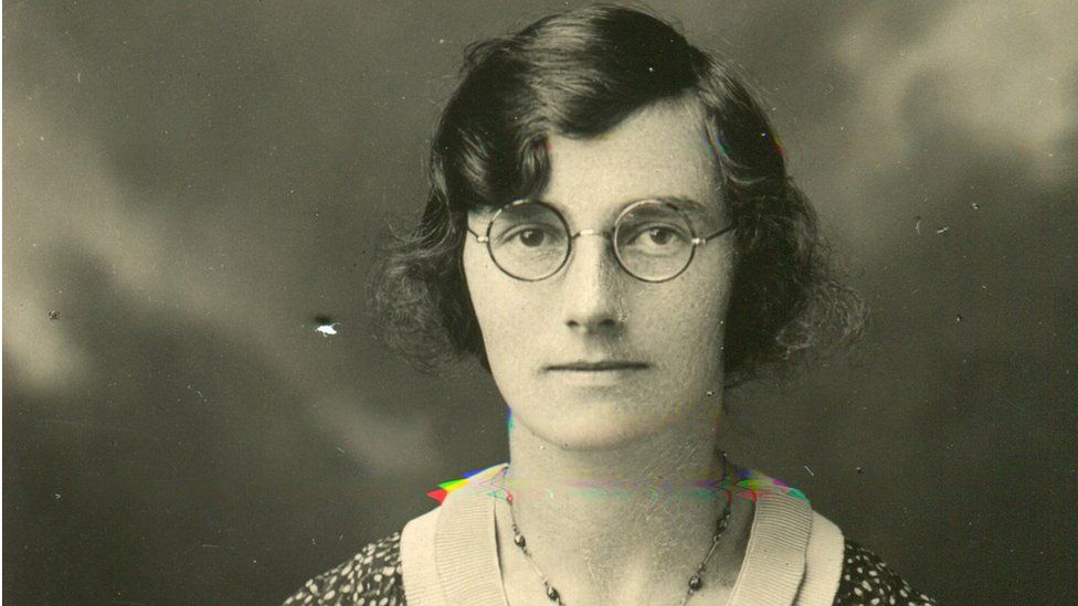 Mabel Remington Colhoun photo collection goes online - BBC News