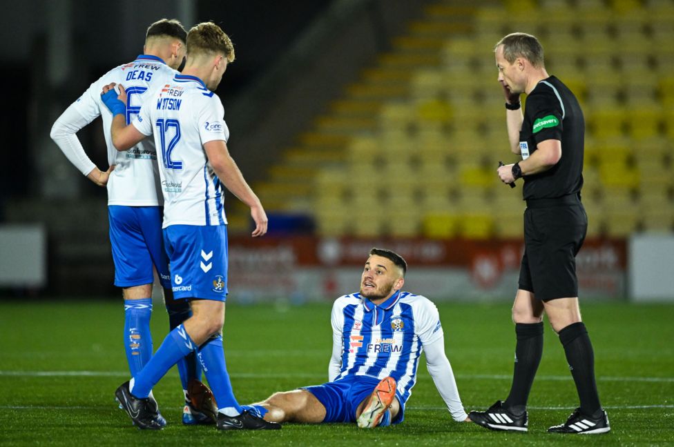 Magennis to miss rest of season - BBC Sport