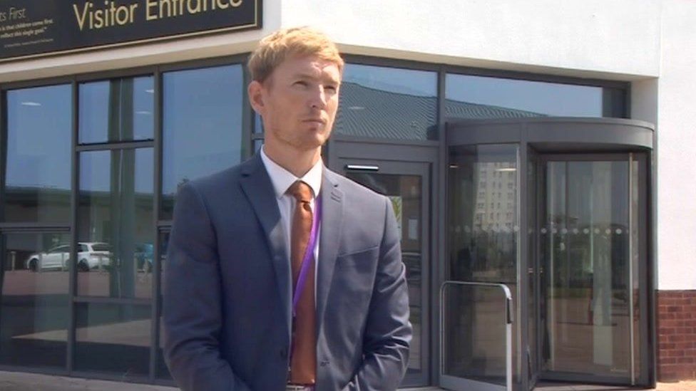 Coronavirus: Middlesbrough school 'hit hard' by 40 bereavements - BBC News