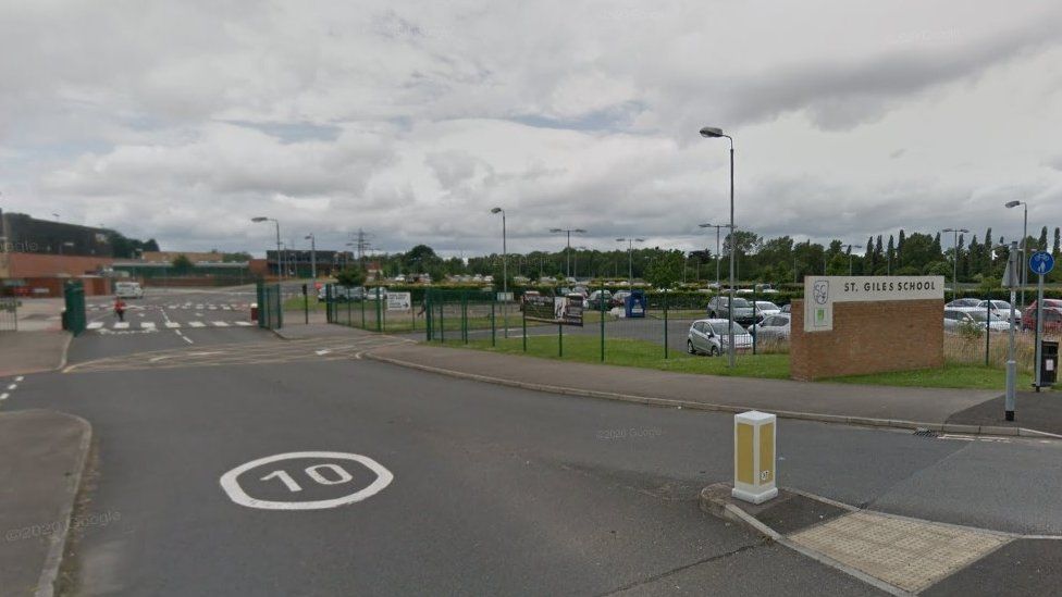 Covid: Nottinghamshire special school staff to get jab priority - BBC News