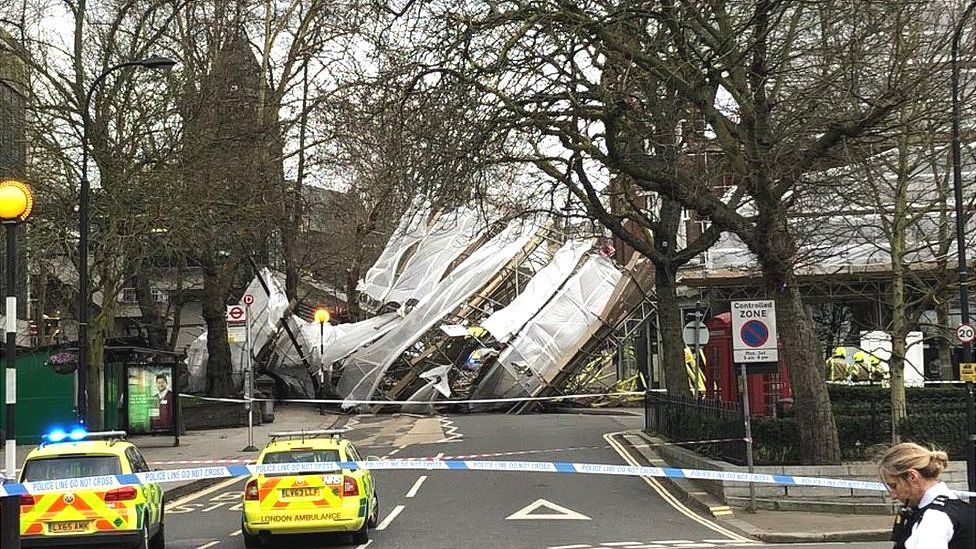 Scaffolding collapses near Royal Free Hospital in Hampstead - BBC News