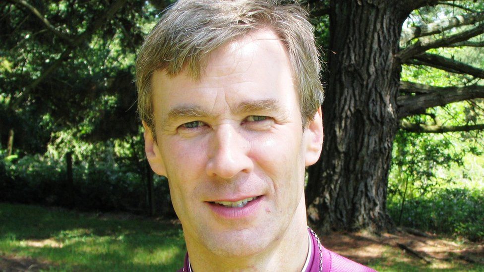 Bishop of Truro to support Archbishop of Canterbury - BBC News