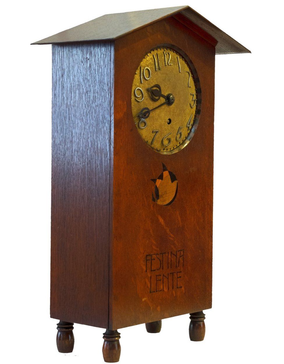 Pyghtle Clock returns to Bedford after more than 100 years - BBC News