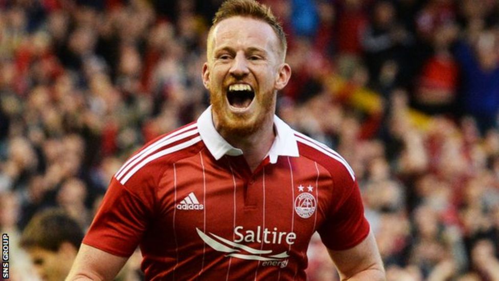 Adam Rooney: Striker signs new four-year deal at Aberdeen - BBC Sport