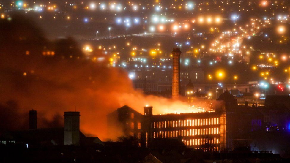 Bradford mill fire prompts evacuations - BBC News