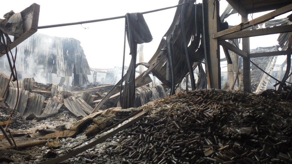 Leeds fire: Blaze sends black smoke over city - BBC News