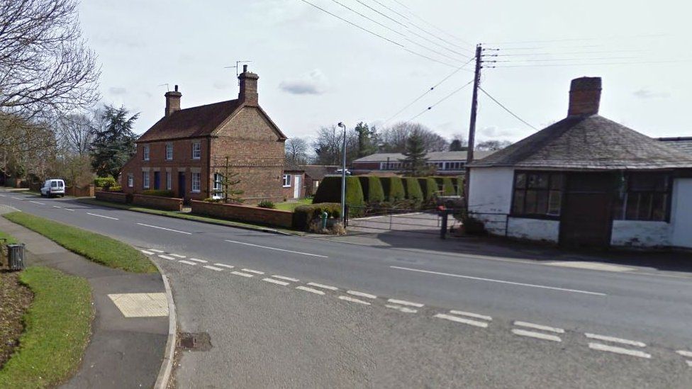 Oria Henry: Father was driving car in crash that killed girl - BBC News